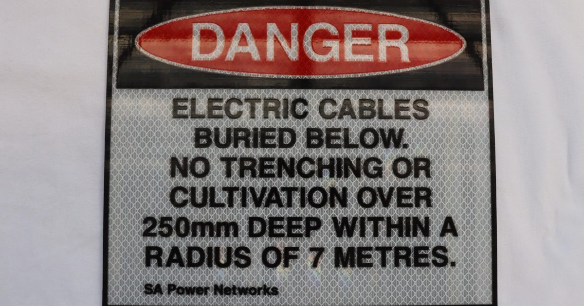 Enerven Material Sales | SIGN,'DANGER-CABLES BELOW NO TREN..